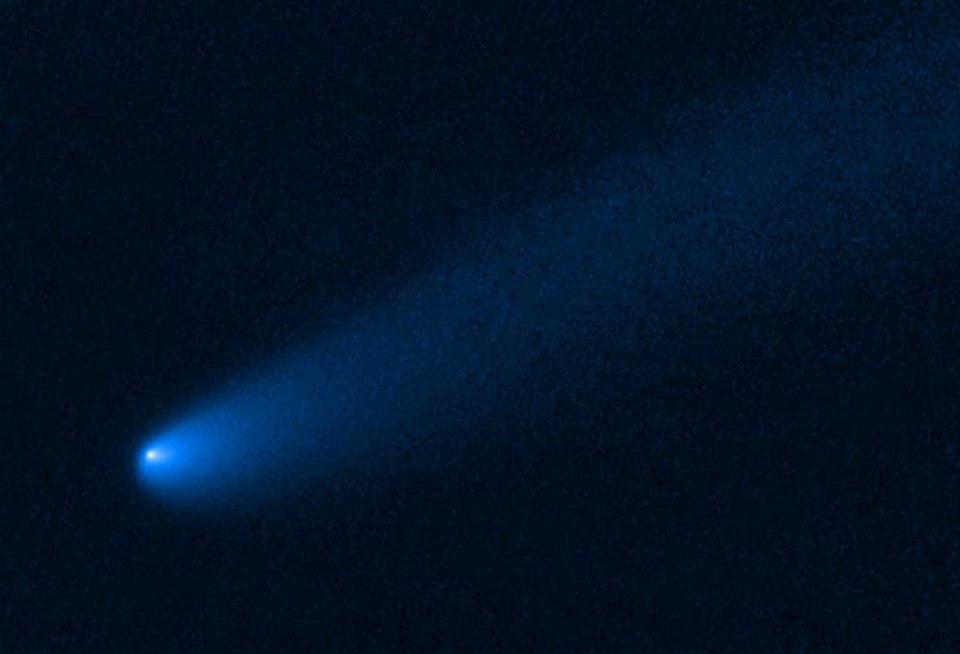 Hubble’s Rare Close‑Up of Oort Cloud Comet ATLAS Reveals Breakup ...